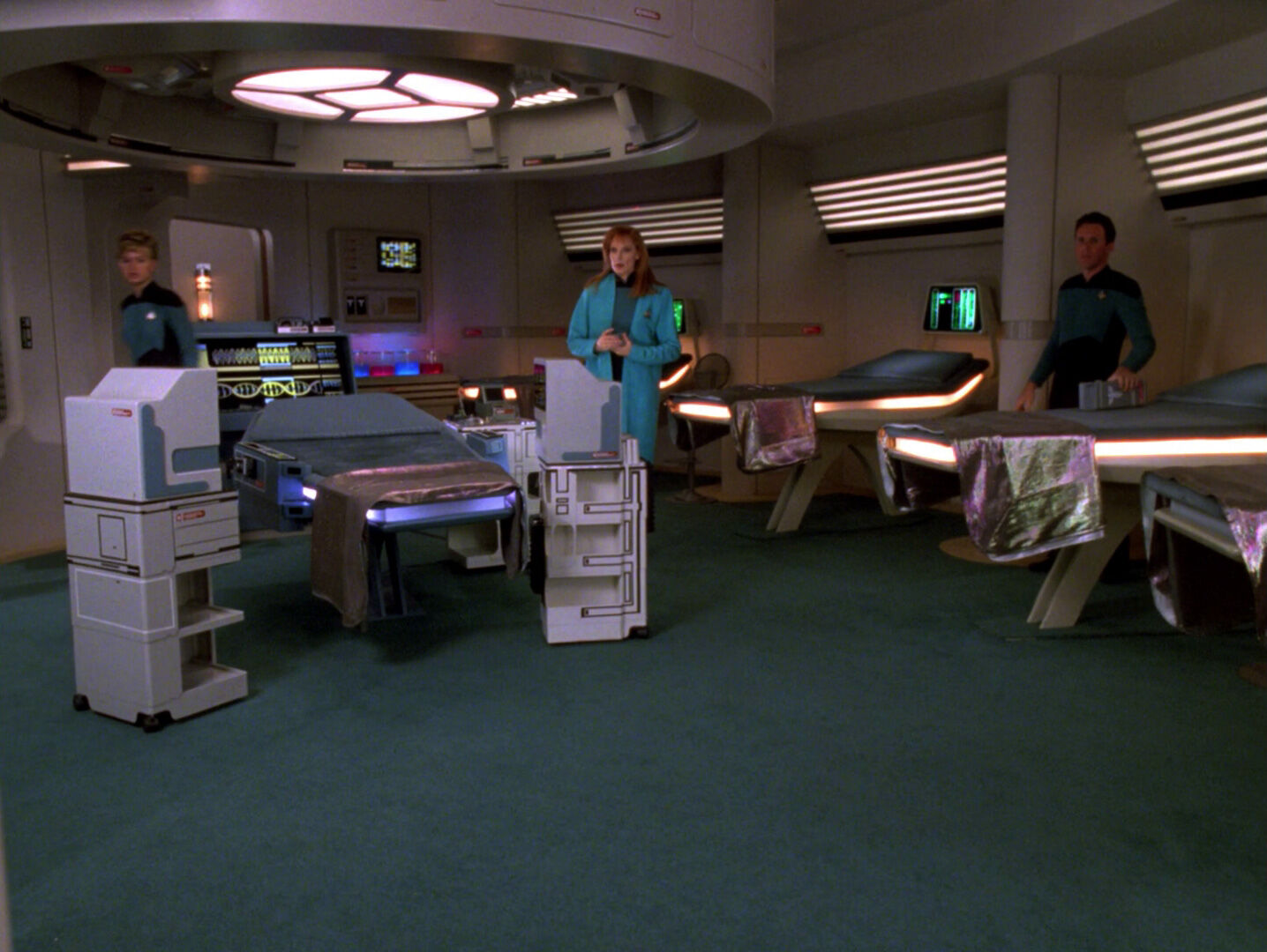 U.S.S. ENTERPRISE :: Star Trek: The Next Generation